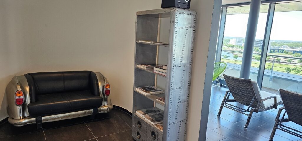 Hôtel V8 à Stuttgart : l'hôtel des amoureux des voitures