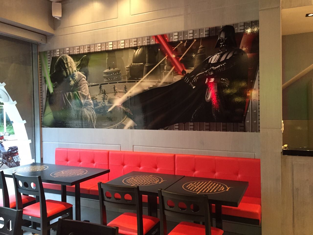 Restaurant Star Wars : le Jedi’s Burger and Grill ⋆ Voyage Insolite