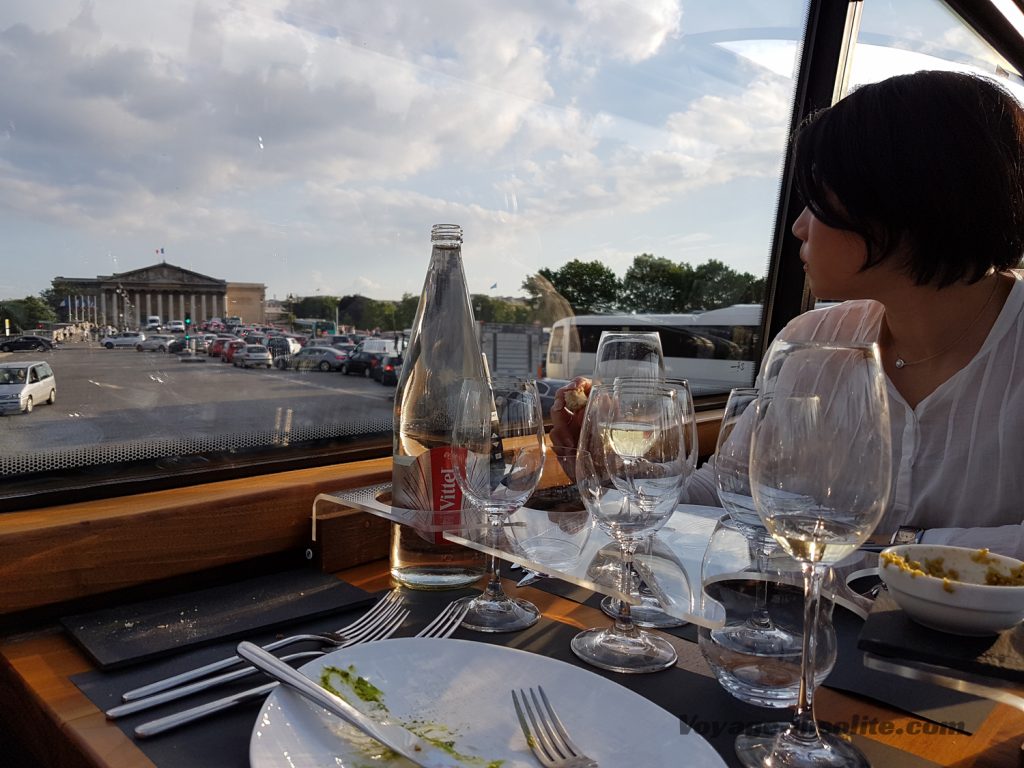Diner dans un bus pour découvrir Paris ⋆ Voyage Insolite