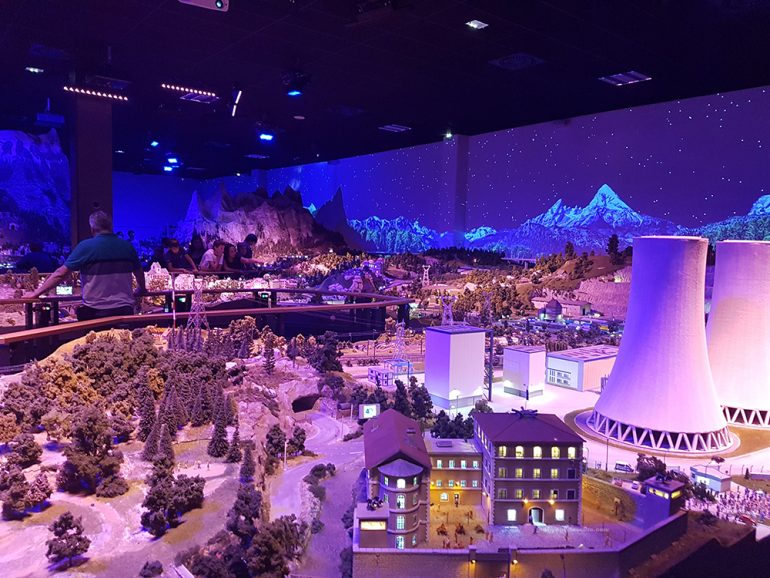 Mini World Lyon : le parc dont vous êtes le géant | Voyage Insolite