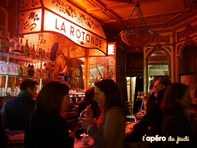 On est allé boire un verre dans un bar parisien qui n'a pas bougé ...