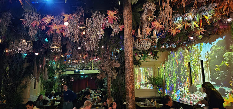 On a testé le Jungle Palace, un restaurant insolite à Paris, 100% ...